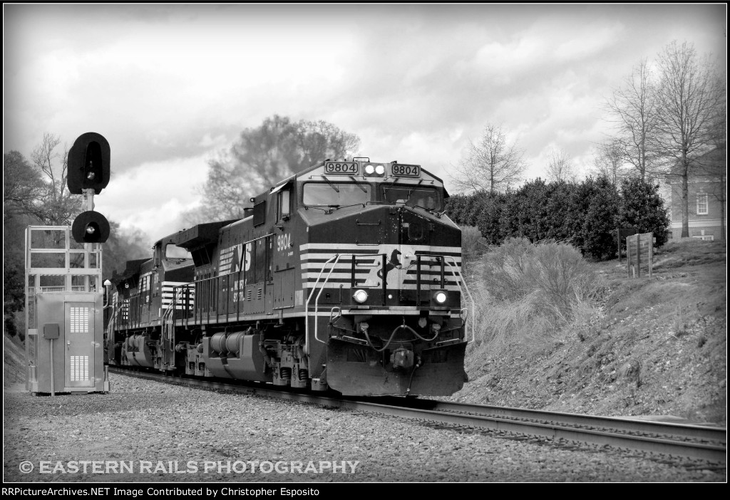 NS 9-40CW 9804 leads 40W down the R Line